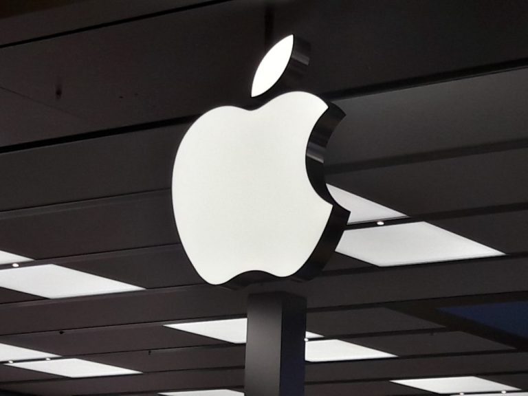 Apple Environmental Commitment & Pricing Strategy | Leaders