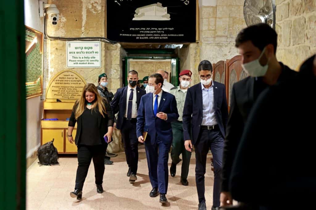 Isaac-Herzog-to-Ibrahimi-Mosque | Leaders