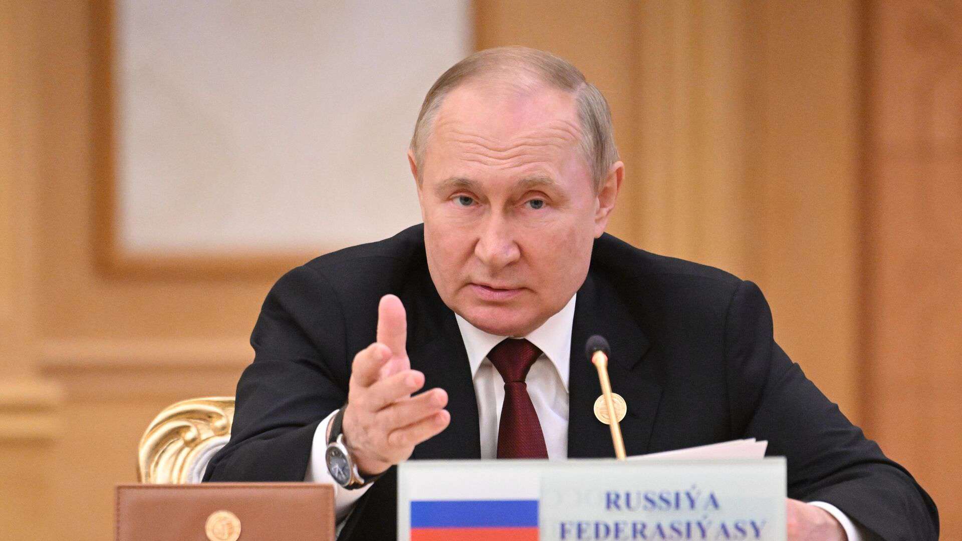 President Putin arrives in Tehran to attend the Russian-Iranian-Turkish ...