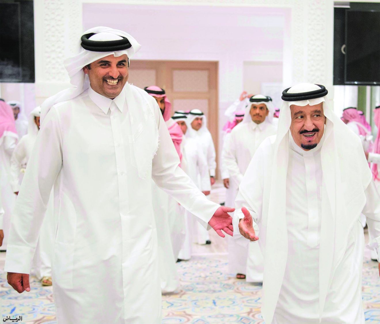 King Salman receives a written message from the Emir of Qatar | Leaders