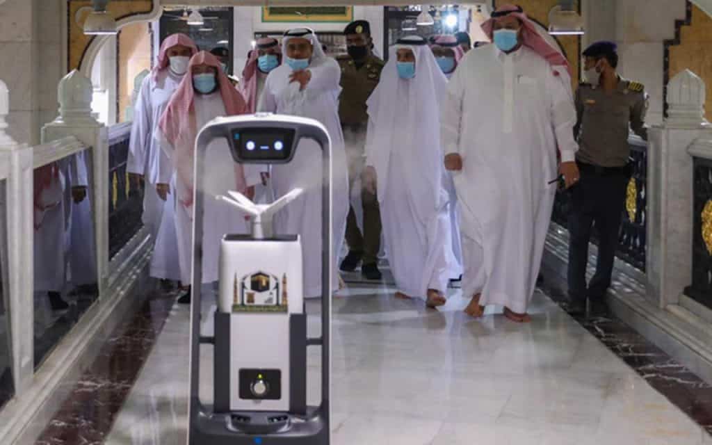 Robots in 2023 Hajj Season ... AI at the Service of the Pilgrims | Leaders
