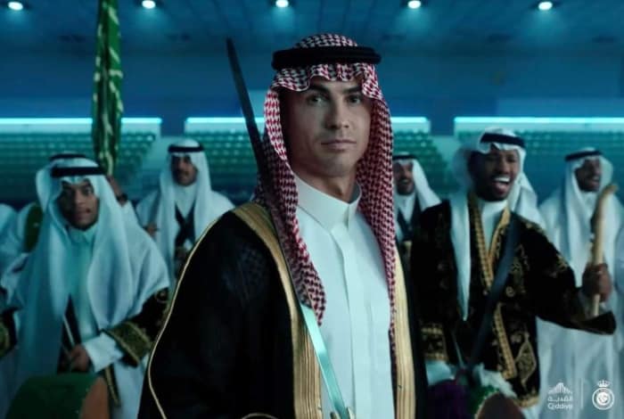 Demand for Bisht Surges in Saudi Arabia's New Dress Code Era | Leaders