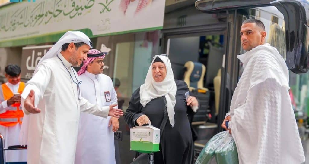 Palestinian Pilgrims Start Arriving in Makkah | Leaders