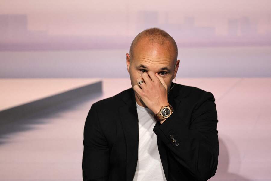 Iniesta Announces Retirement: A Football Legend Bows Out at 40 | Leaders