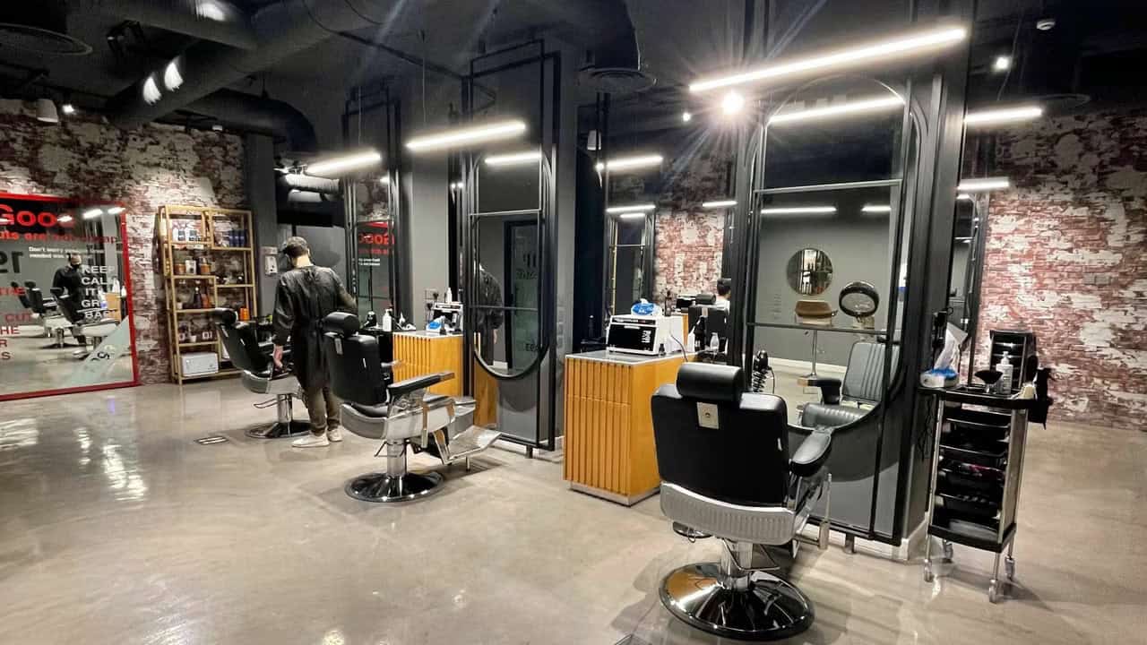 Saudi Arabia Tightens Barbershop Regulations | Leaders