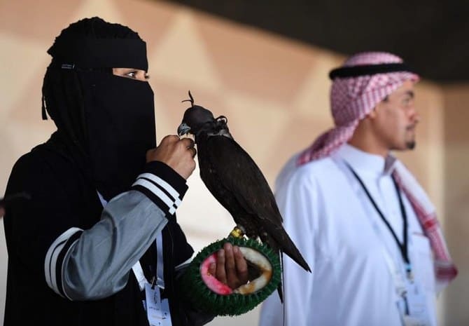 Saudi Female Falconers Take Flight at King Abdulaziz Festival | Leaders