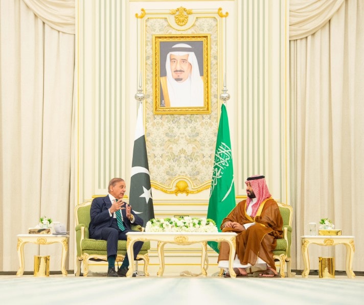 Saudi Crown Prince, Pakistani PM Hold Discussions in Riyadh | Leaders